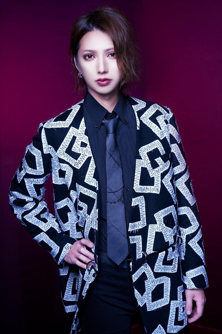 新アーティスト写真公開！ | EviLA OFFICIAL WEBSITE